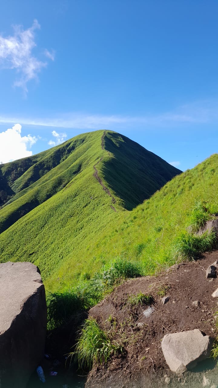 Anak Dara Hill Trek Is A Spectscular Short Hiking In Sembalun Area